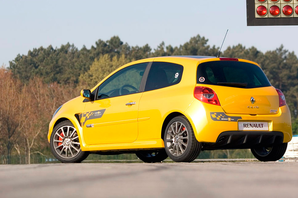 PRUEBA: Renault Clio F1 Team R27 - Periodismo del Motor