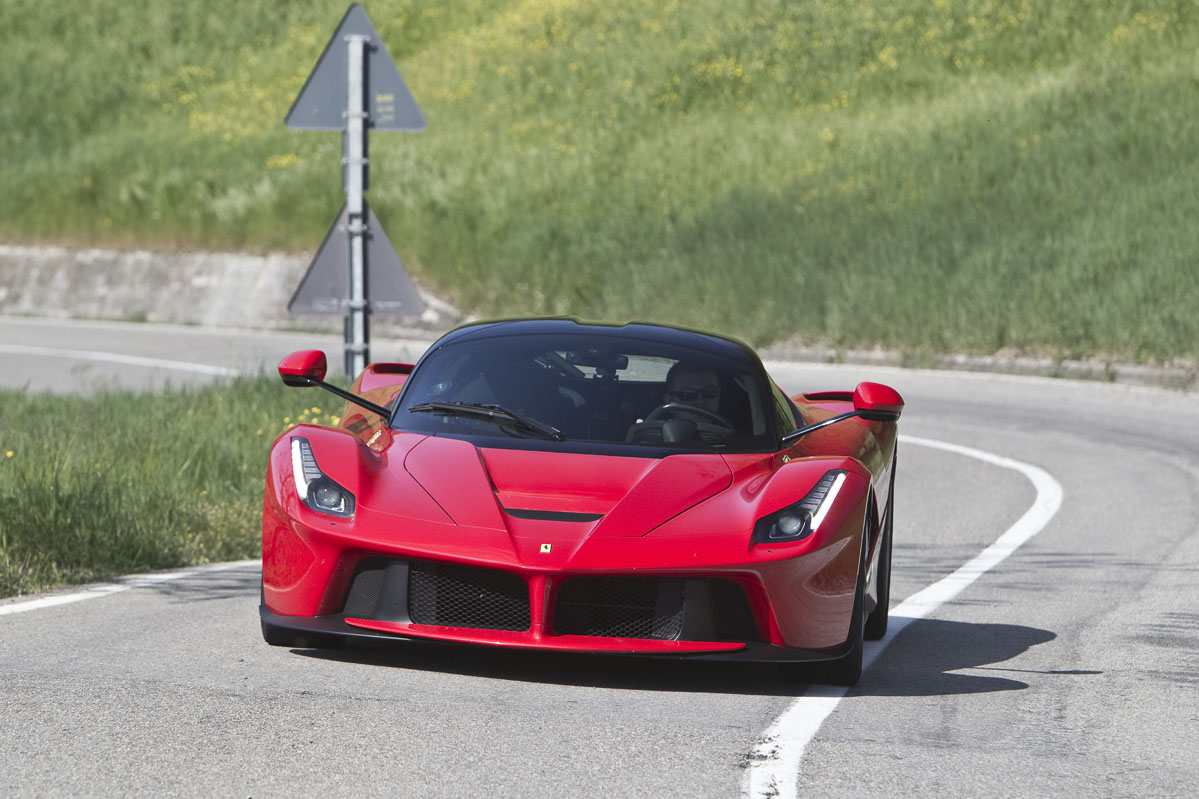 Vídeo: Fernando Alonso, con su Ferrari LaFerrari en Mónaco