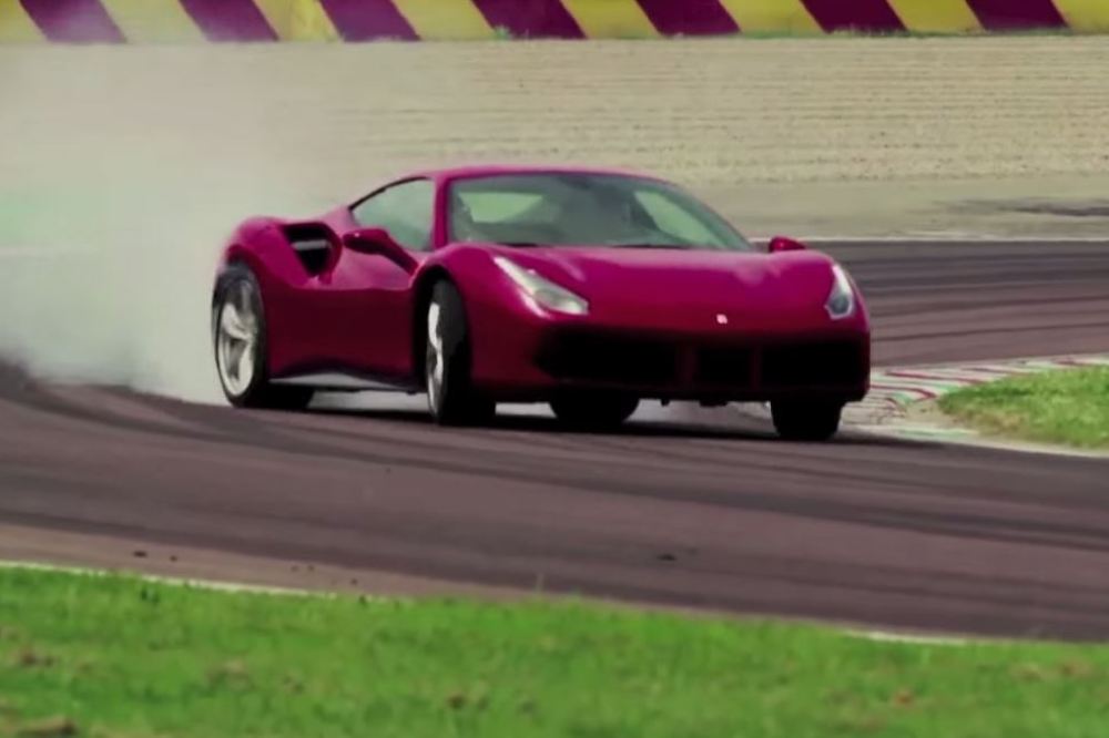 Vídeo: James May prueba el nuevo Ferrari 488 GTB - Periodismo del Motor