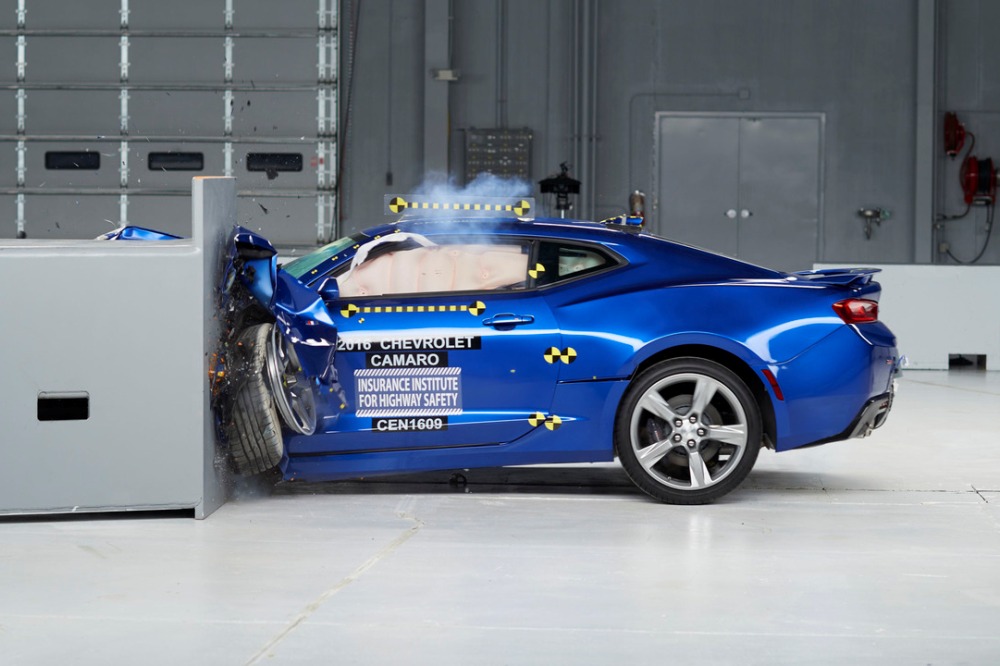 Así son los test de choque de los muscle car - Periodismo del Motor