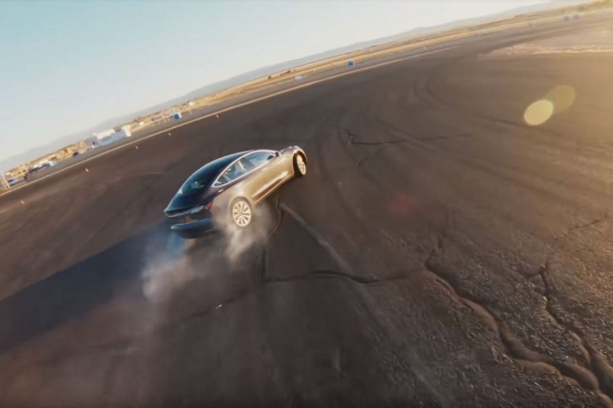 Vídeo: el Tesla Model 3 estrena ‘Track Mode’ - Periodismo del Motor