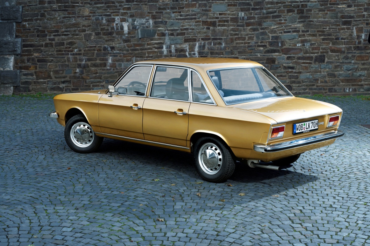 Volkswagen K70 (1970): el predecesor del Passat, con motor y tracción ...