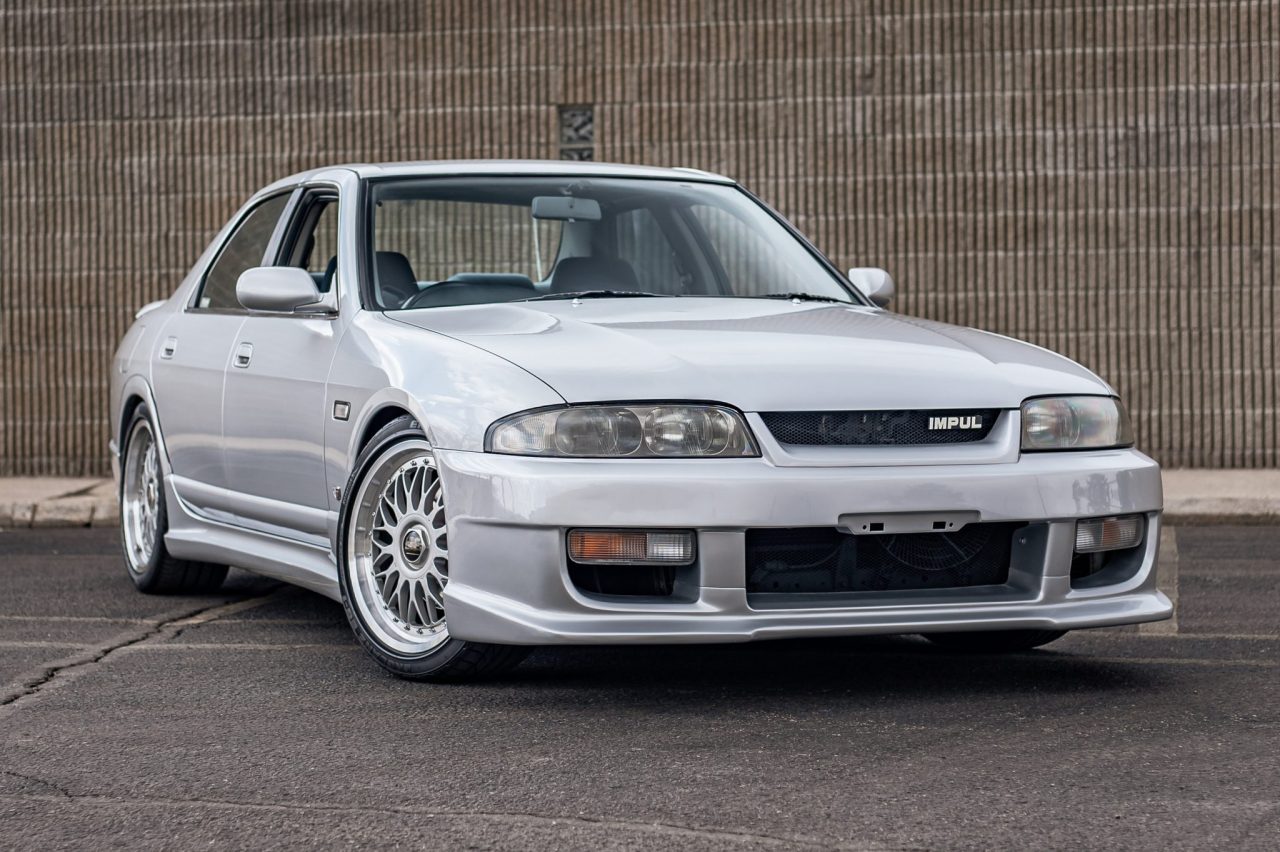 A subasta este Nissan Skyline Impul R33-R de 1995