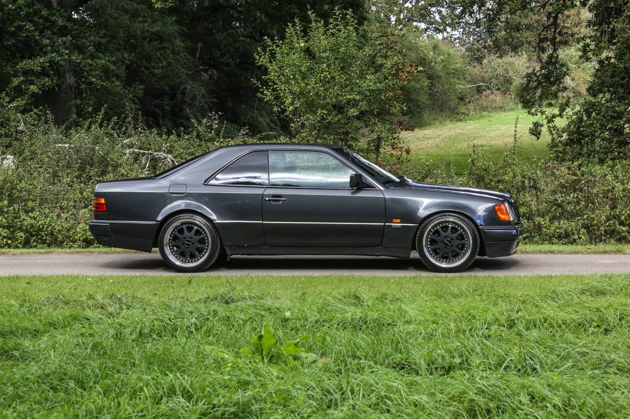 A subasta un rarísimo Mercedes-Benz 300 CE 3.4 AMG Brabus Widebody ...