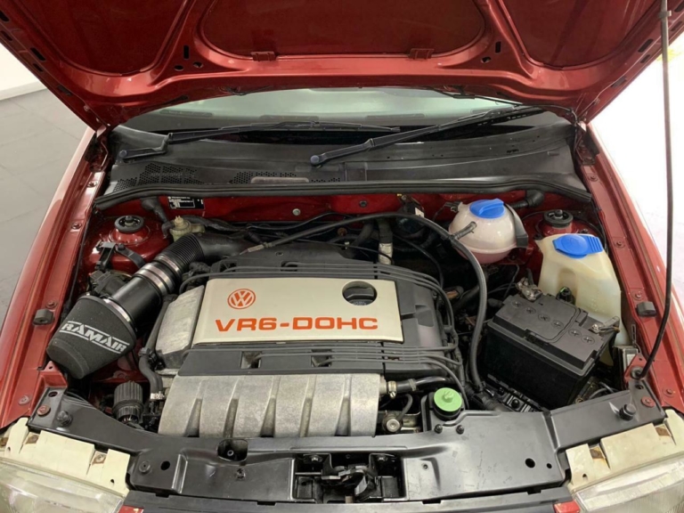 A la venta este Volkswagen Polo 6N de 1999 con un motor VR6 2.9