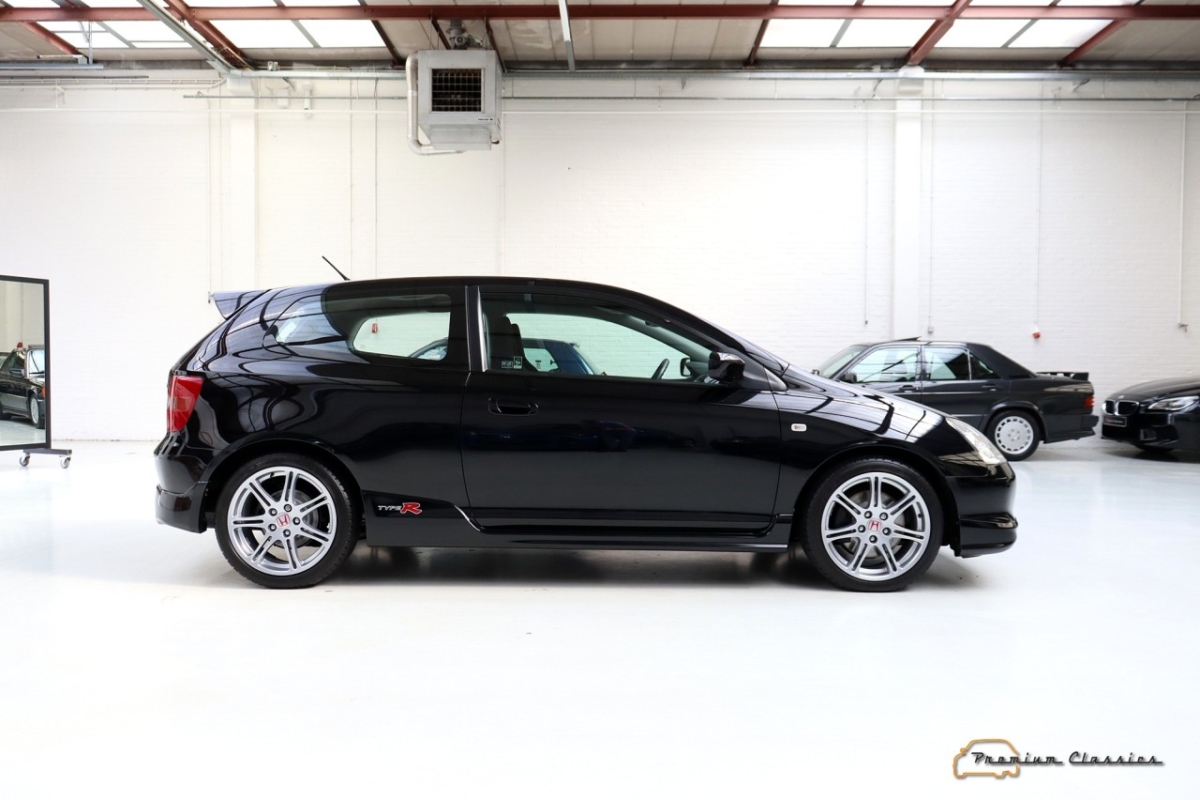 Se vende este Honda Civic Type R EP3 de 2002 con solo 31.000 km