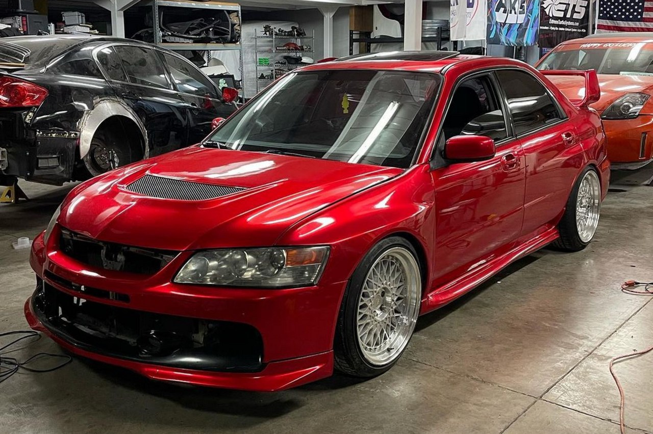 Este Subaru Impreza WRX recibe el frontal de un Mitsubishi Lancer EVO
