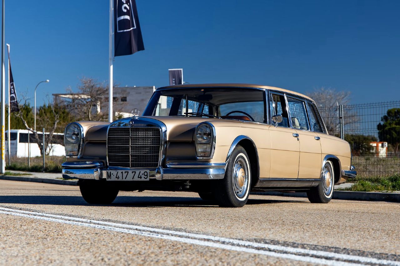 A subasta un Mercedes-Benz 600 'Grosser' (W100) de 1964 con matrícula ...