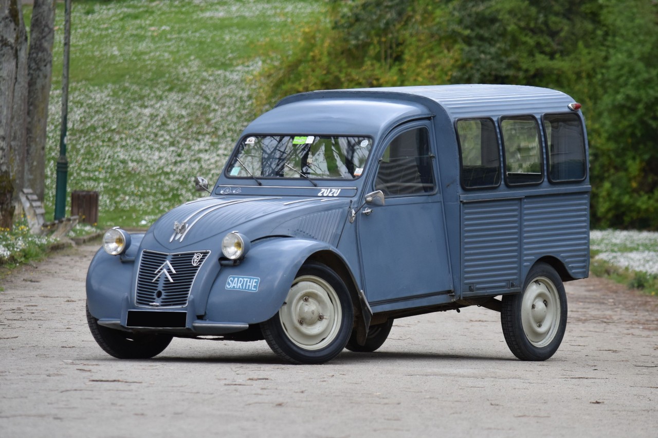 A subasta un Citroën 2CV AZU de 1955 - Periodismo del Motor