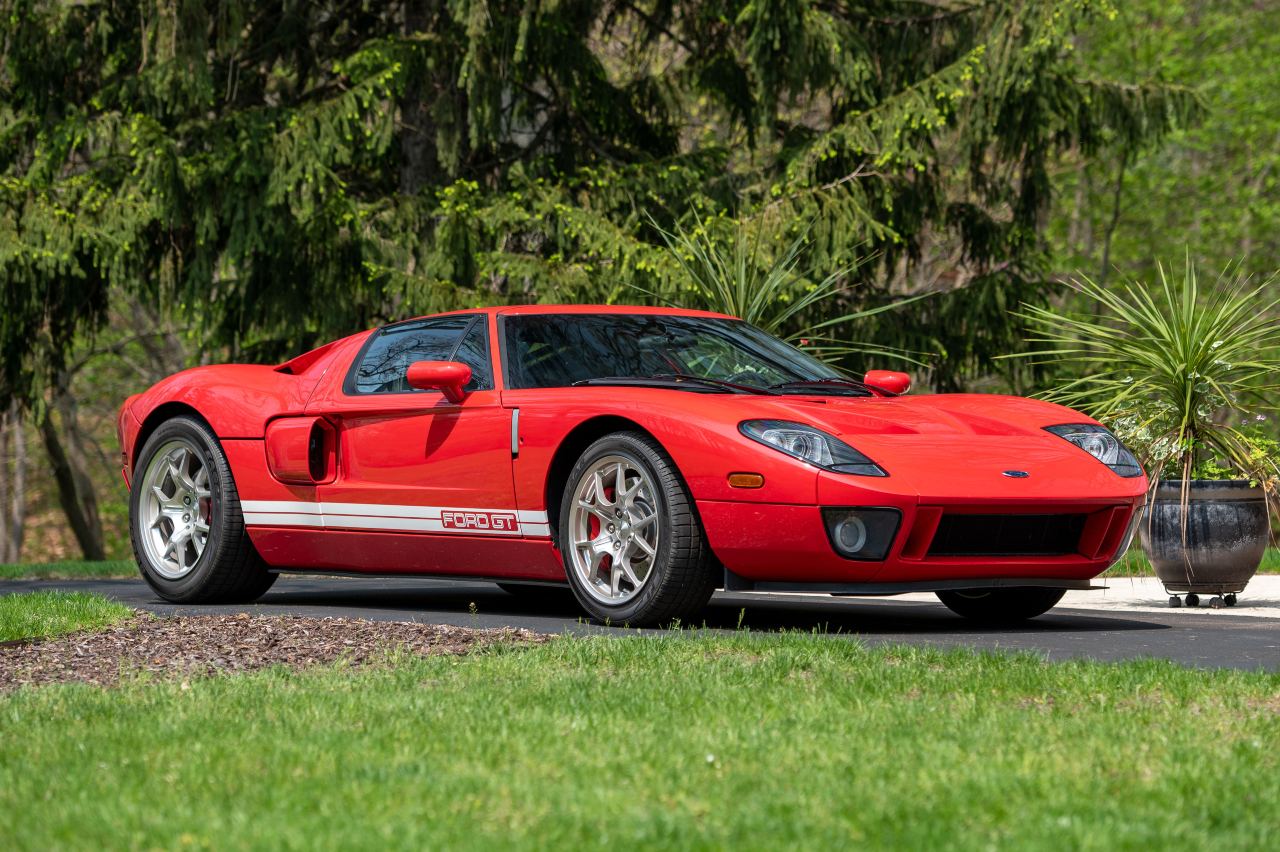 A subasta un Ford GT de 2004 con solo 3.736 kilómetros - Periodismo del ...