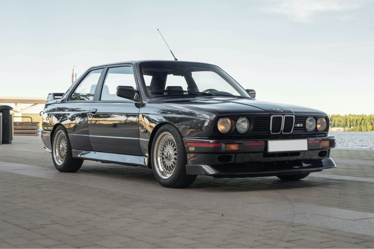 A subasta este BMW M3 E30 de 1987 con algún que otro propietario