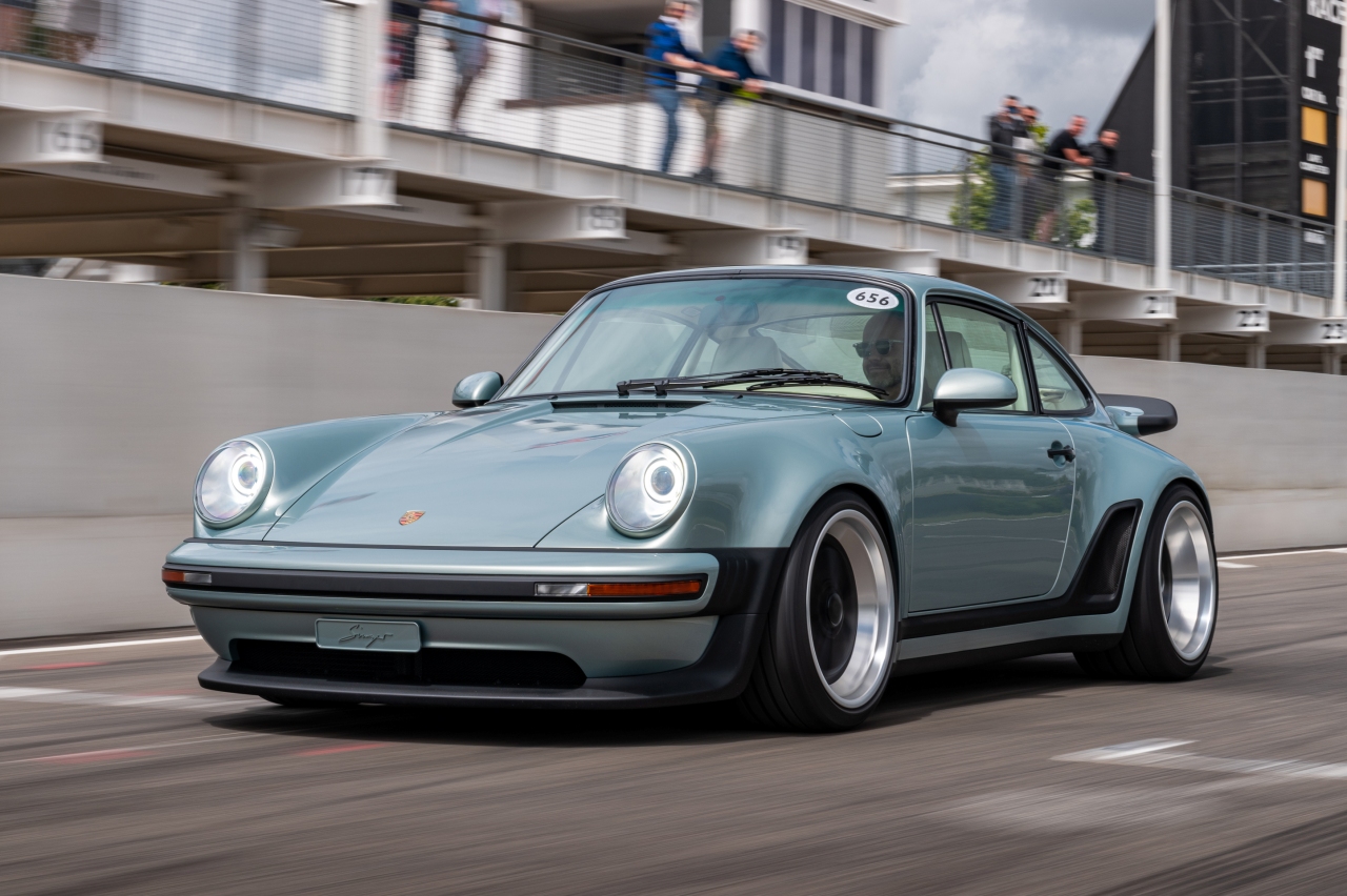 Singer muestra en público el Porsche 964 Turbo Study
