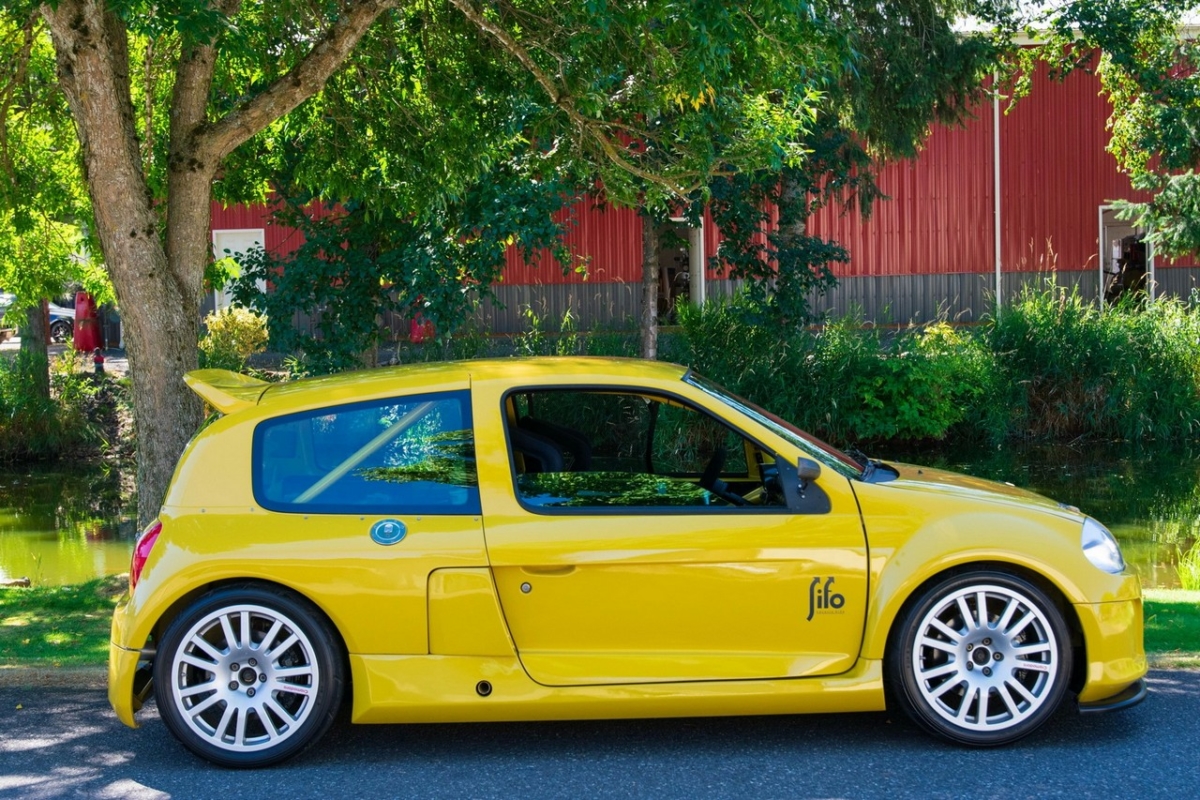 Vendido uno de los 159 Renault Clio V6 Trophy fabricados - Periodismo ...